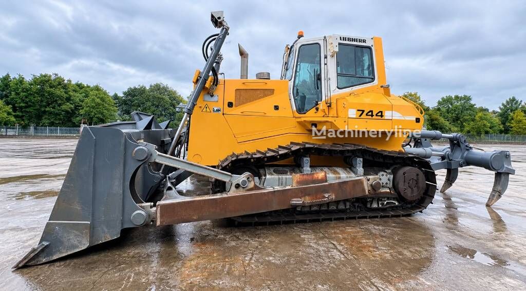 Liebherr PR 744 buldožer