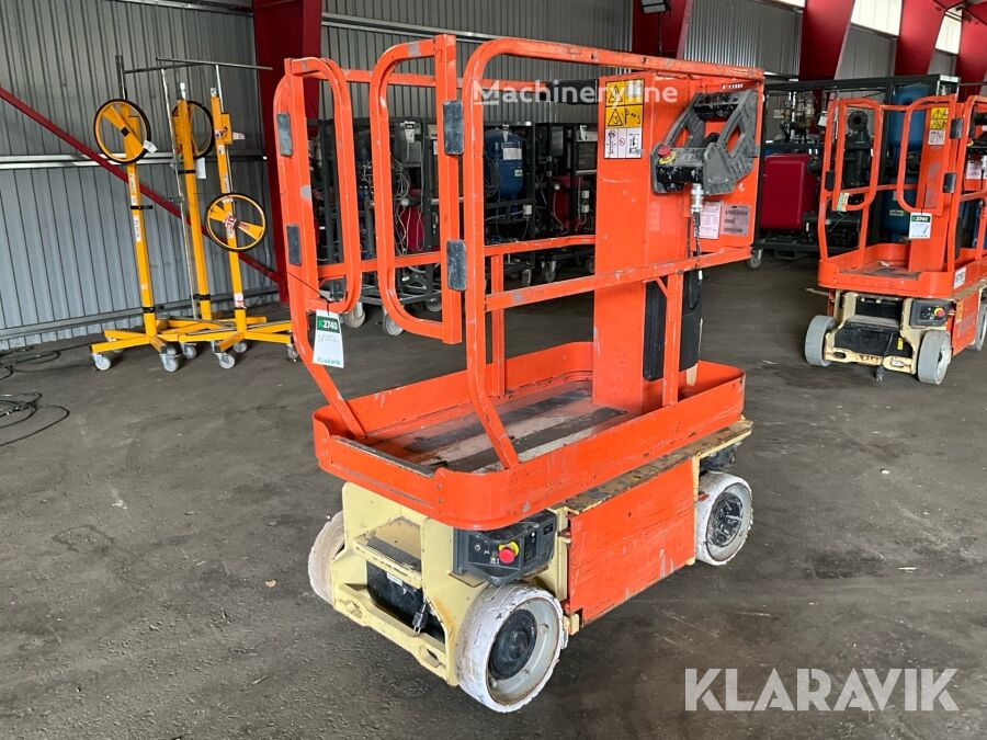 Prodaje se JLG 1230ES jarbolnu penjajuću platformu na aukciji