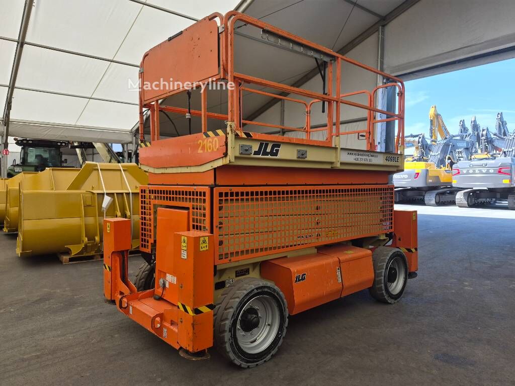 JLG 4096LE + Outiggers (Multiple units available) makazasta platforma