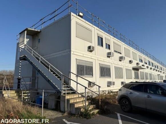Prodaje se Cougnaud 38 BUNGALOWS Cougnaud en R+1 (soit 19 unités par étages) stambeno-poslovni kontejner na aukciji