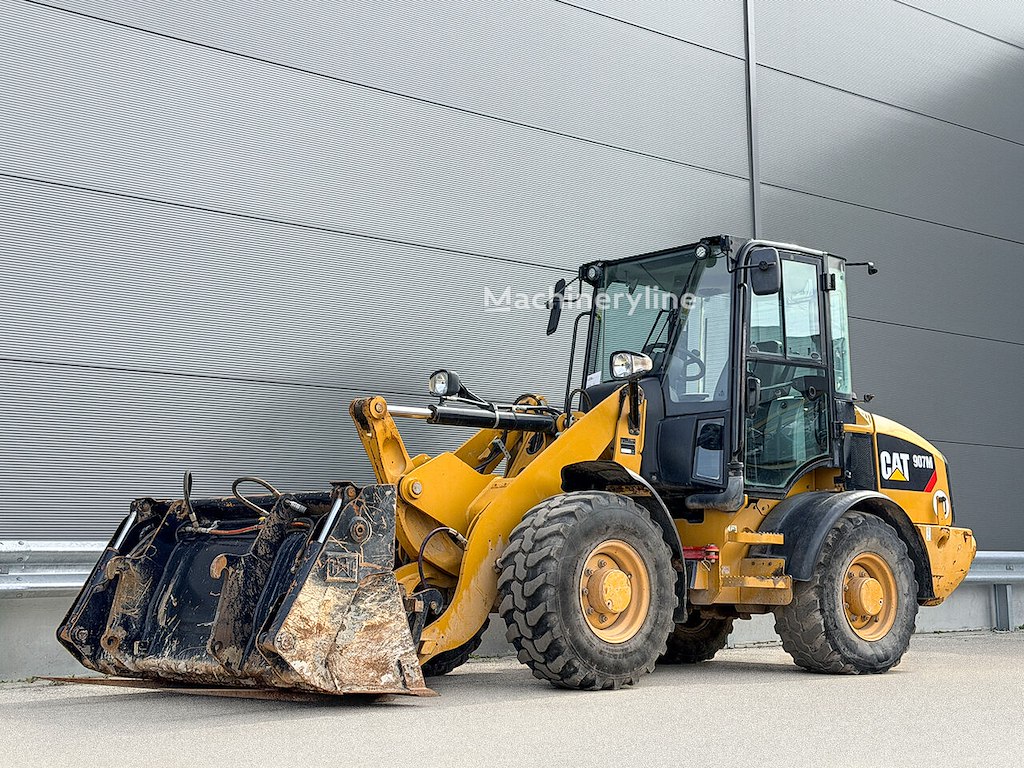 Caterpillar 907M prednji utovarivač
