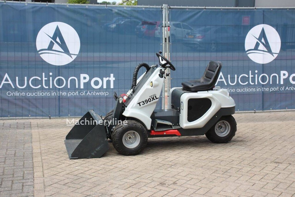 Prodaje se Nuoman T390XL mini utovarivač na aukciji