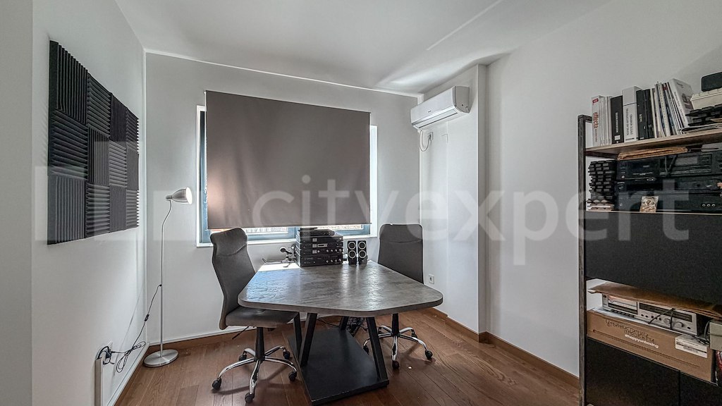 Poslovni prostor Izdavanje Novi Sad Bez skrivenih troškova - 22m², Trg galerija, Novi Sad - 500€
