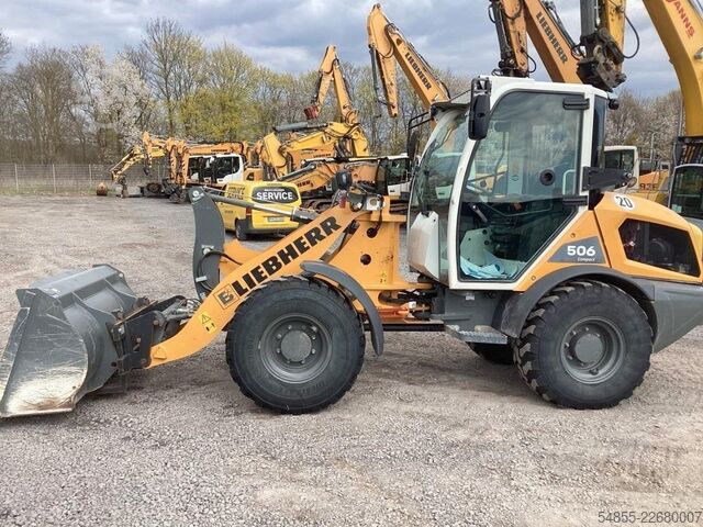 Utovarivač na točkovima
LIEBHERR L506 Compact