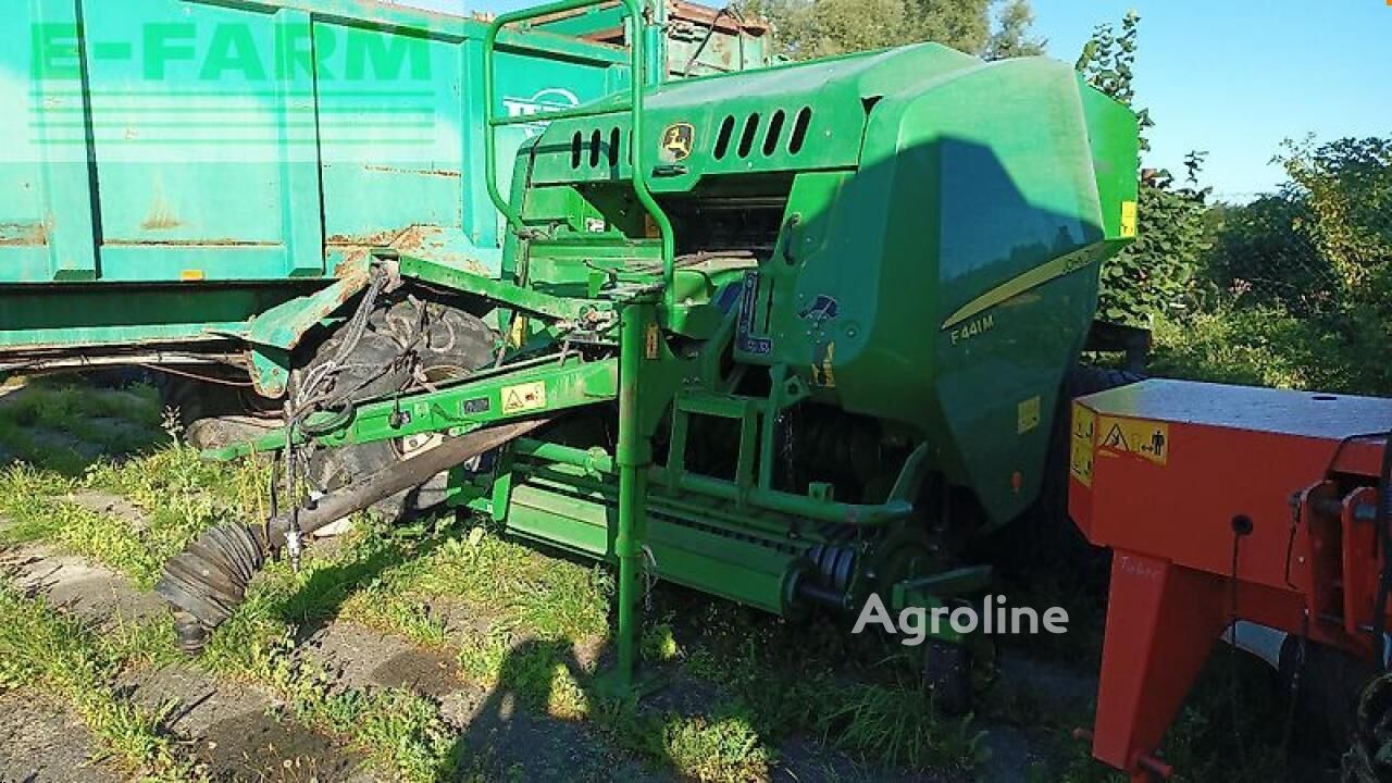 John Deere f441 m balirka za četvrtaste bale