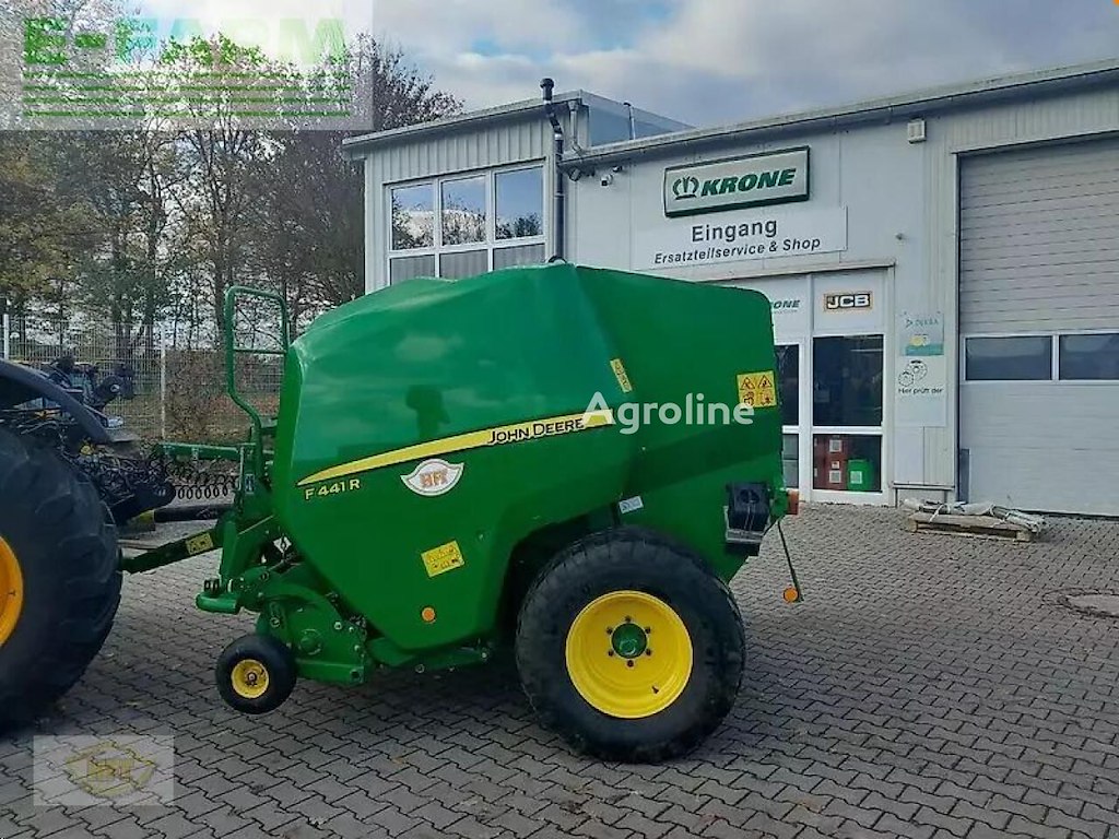 John Deere f441p balirka za četvrtaste bale