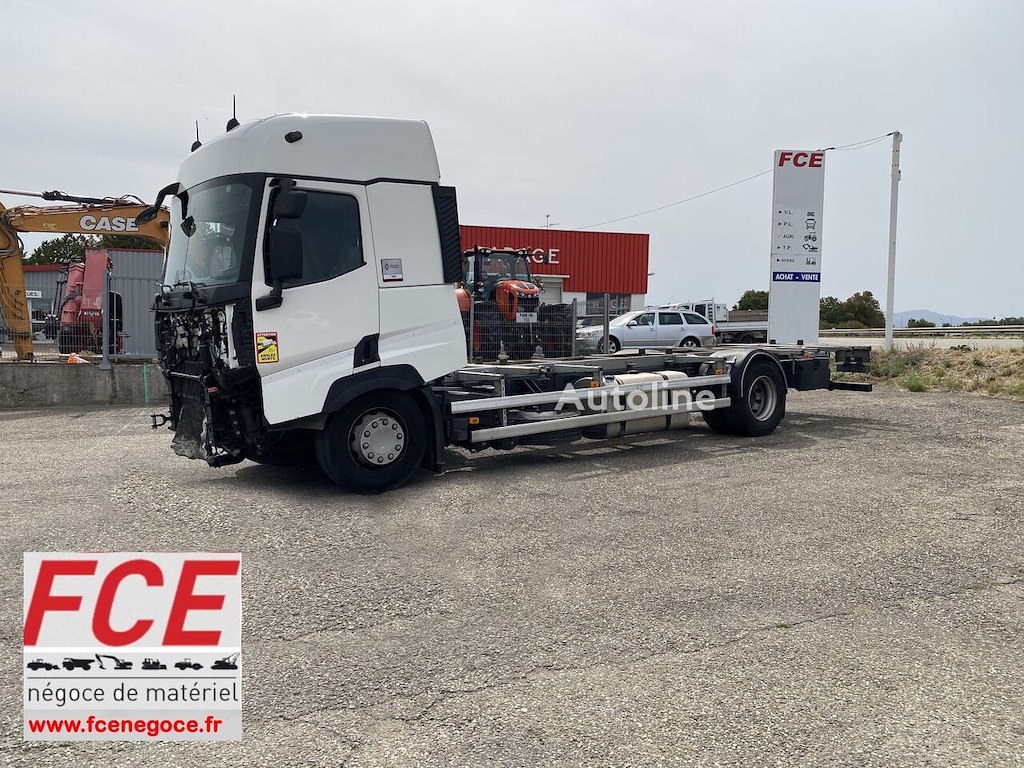 Renault T440/DE13 vozilo za prevoz kontejnera nakon udesa