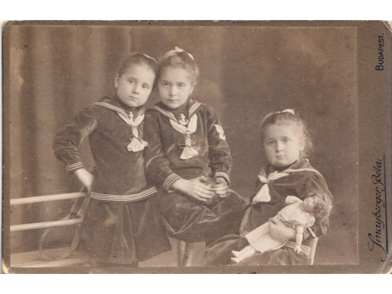 DEVOJČICE SA IGRAČKAMA 1900 , 16.5 X 10.5 , KARTONKA