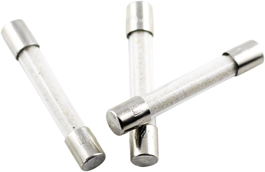 ESKA 557016 1200 V (precnik x duzina) 8 mm x 50 mm 0.8 A 800 mA