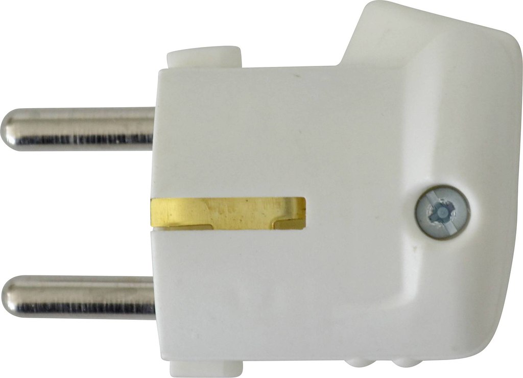 N & L 10931 ugaoni šuko utikač 230 V