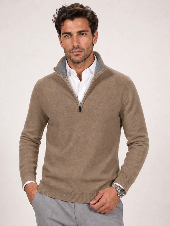MUŠKI HALF ZIP DŽEMPER SA 10% VUNE – 4455
MUŠKI HALF ZIP DŽEMPER SA 10% VUNE – 4455