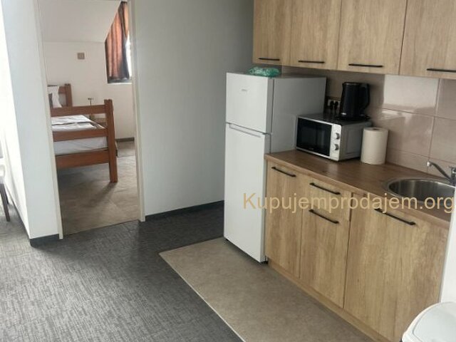 Izdajem sobe u Borči - hostelski tip smeštaja