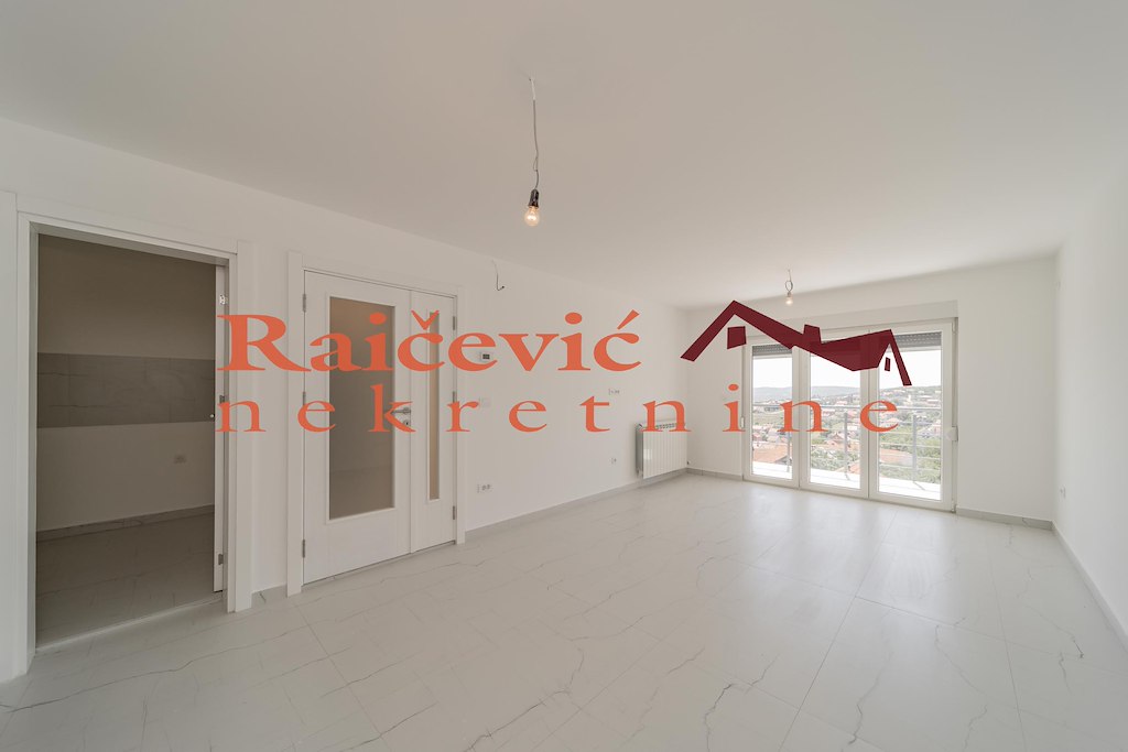 Trosoban stan na prodaju, Kaluđerica, Beograd, 80m², 3. sprat, 143.000 €