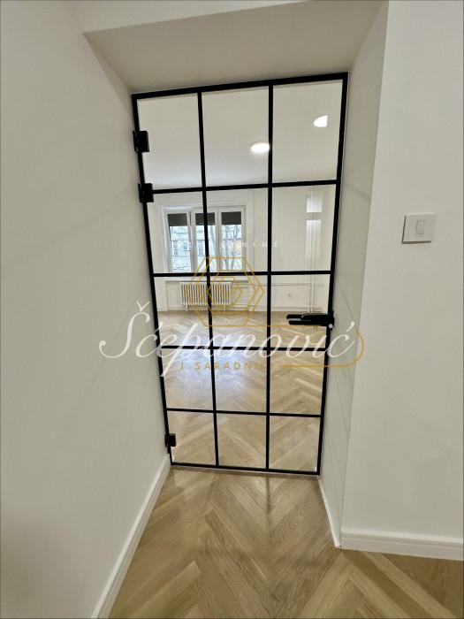 Trosoban stan na prodaju, Centar, Novi Sad, 85m², 2. sprat, 293.250 €