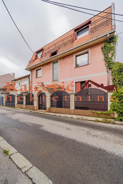 Kuća za izdavanje, Učiteljsko Naselje, Beograd, 250m², 2.700 €/mes