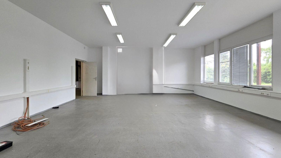 Lokal za izdavanje, Batajnički Drum, Beograd, 700m², 4.200 €/mes