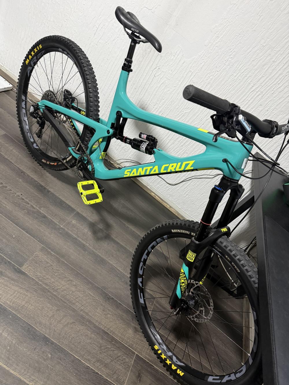 Santa Cruz Nomad Carbon CC