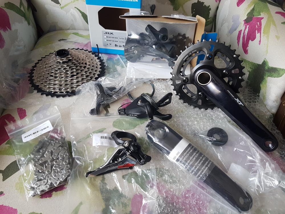Shimano SLX 2X12 brzina M7100. Pogon je Deore XT.