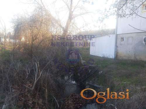 Prodaje se odličan plac u Vrdniku u samom centru mesta