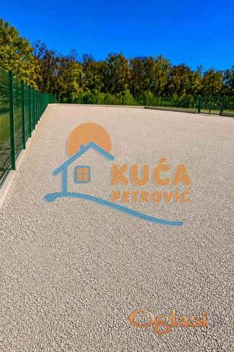 Na prodaju plac 1364m2, poslovna zona kod Novog groblja