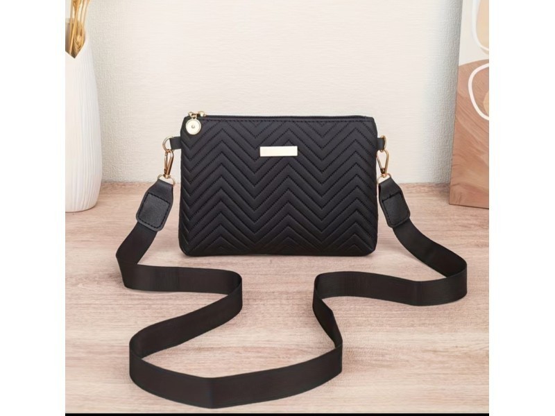 Prelepa crna prošivena crossbody torbica - 21x15cm-NOVO