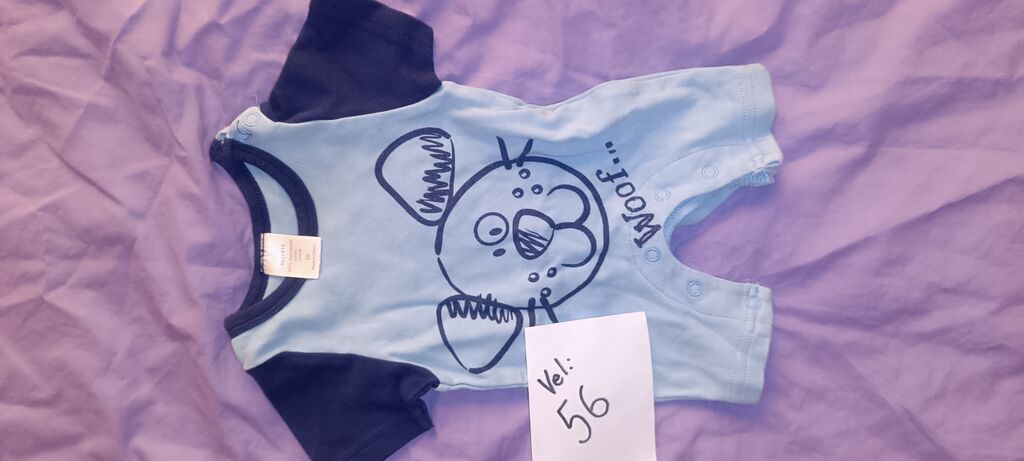 Bebi kratki kombinezon (body/romper) sa kratkim rukavima. Svetloplava