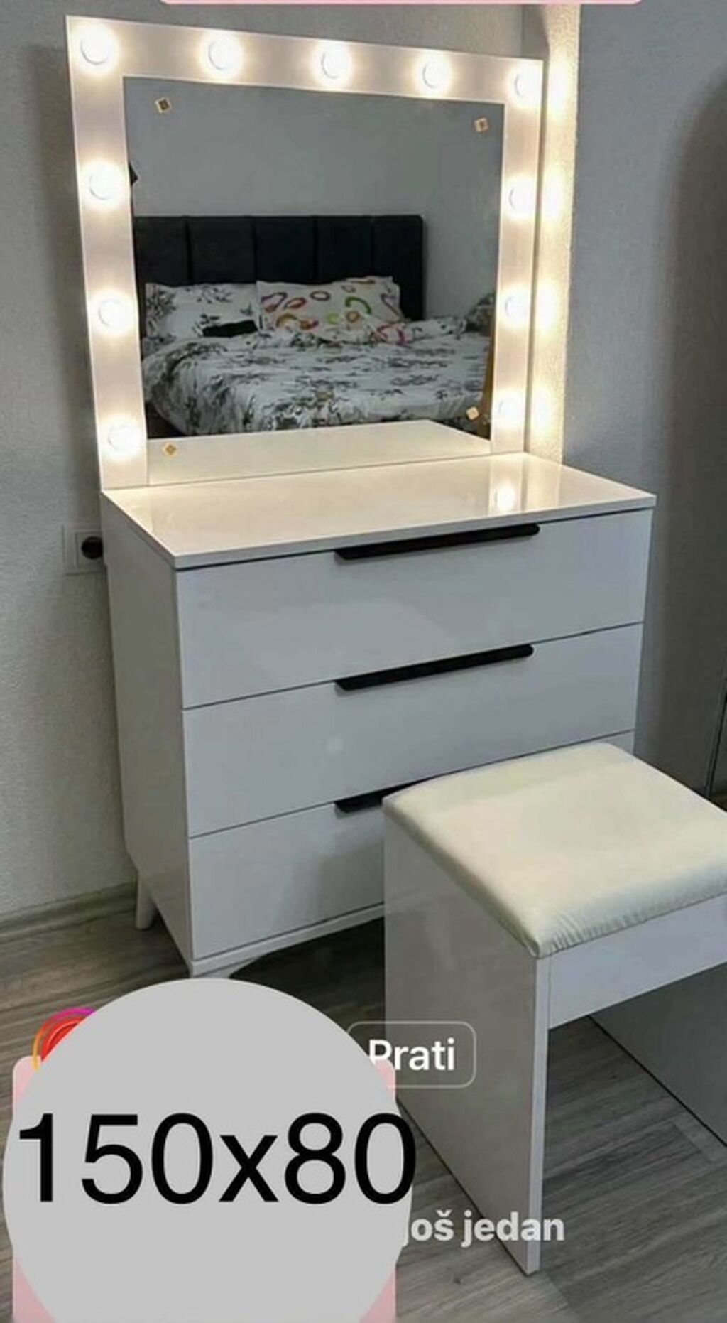 Beli toaletni stočić za šminkanje s velikim ogledalom i ugrađenim LED