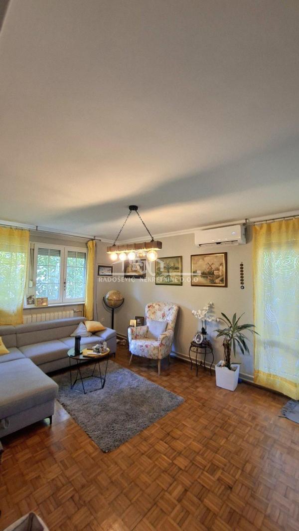 Nikšićka, Trosoban stan na prodaju, 69m2, 179.000€