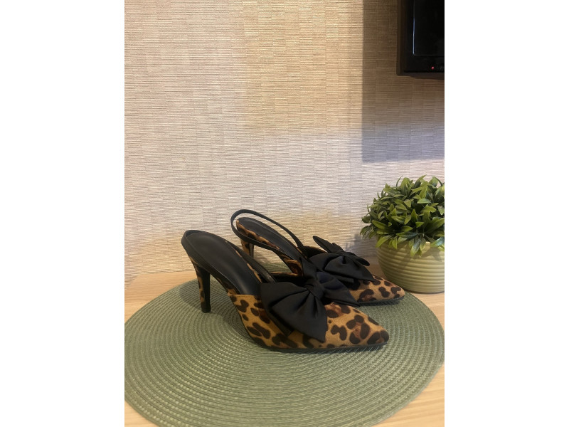 Elegantne leopard cipele sa mašnom