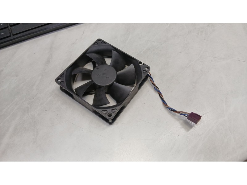 9cm ventilator pin 4 ispravan