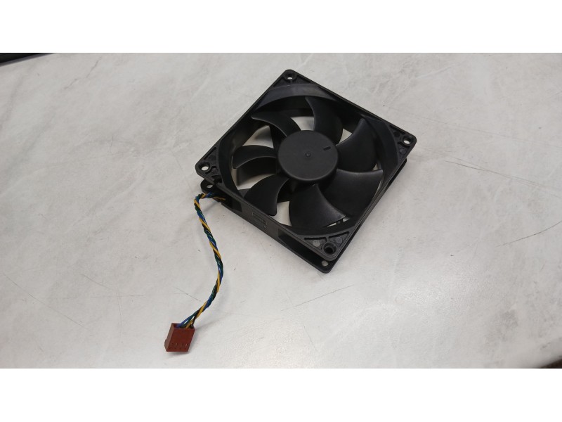 9cm ventilator pin 4 ispravan