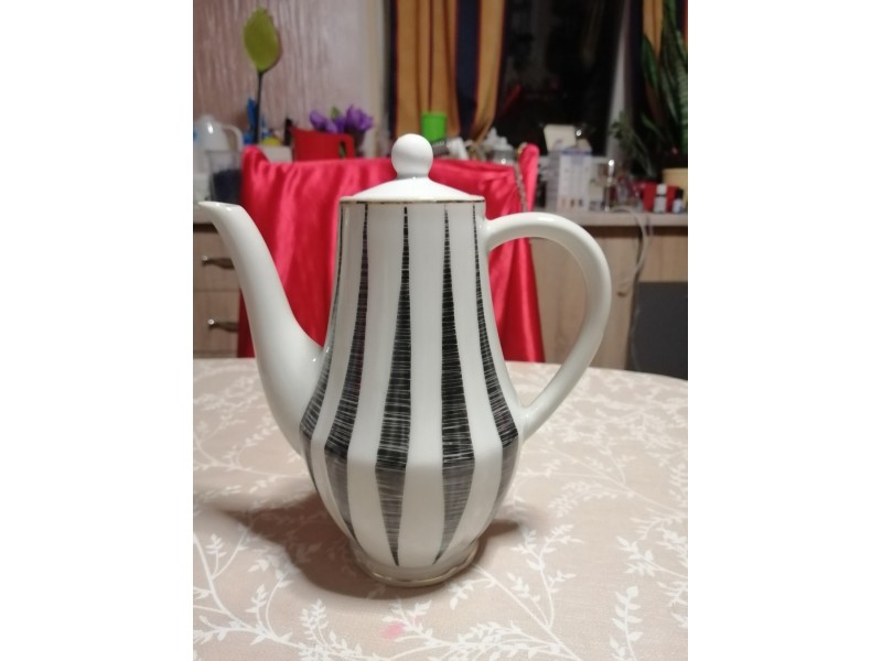 ŠARENI PORCELANSKI ČAJNIK