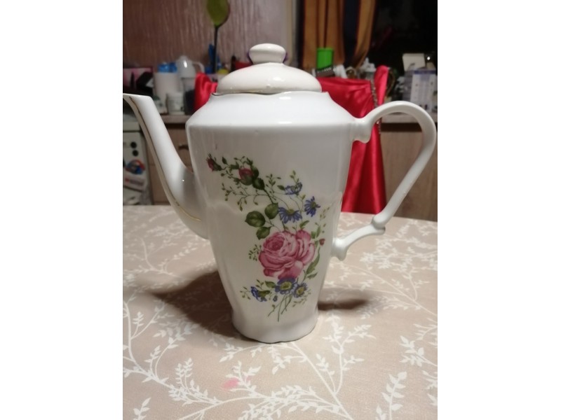 PORCELANSKI ČAJNIK SA CVETOVIMA