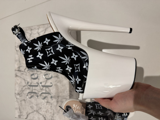 Hella heels 36