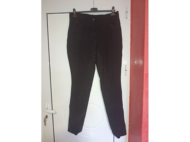 Crne sportske pantalone