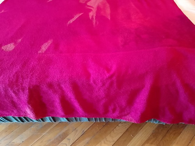 Crveni prekrivač / ćebe 135x257