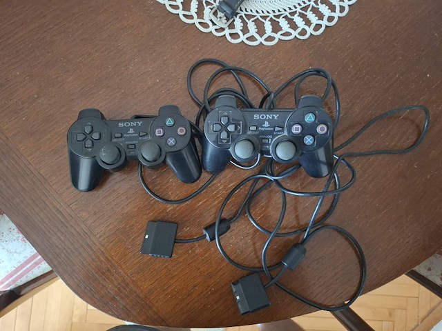 2x Original SONY PS2 džojstika+cd This is football 2005