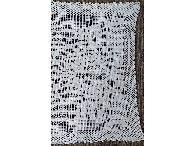 Ručno heklani pamučni stolnjak 120x80