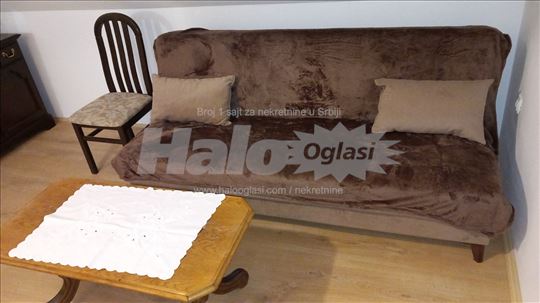 Izdajem nameštenu garsonjeru