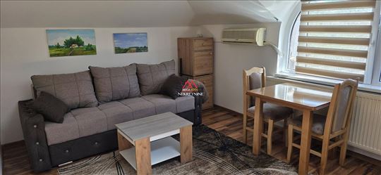 Renovirana garsonjera - 22m2 - Futoški put