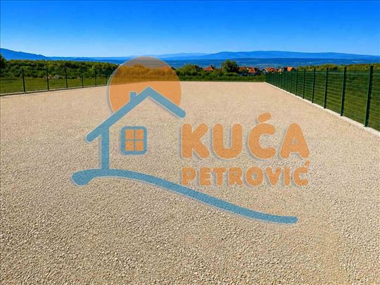 Na prodaju plac 1364m2, poslovna zona kod Novog g
