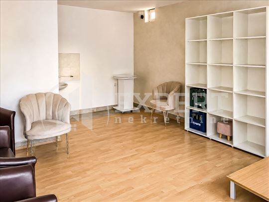 Izdaje se ulični lokal u blizini Šojke, 30m2