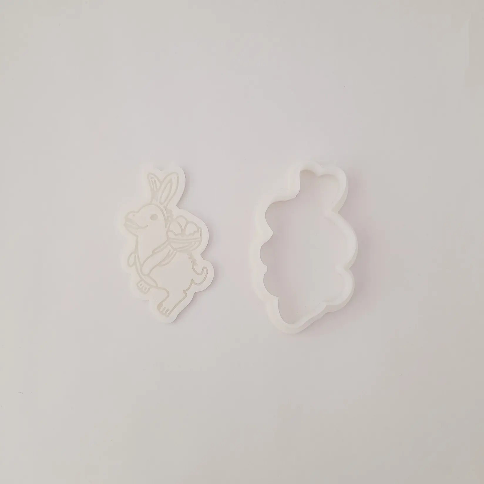 KREATIVNI SLATKIŠI Modla za kolače i ukrase Uskršnji dino, 8 cm, Bela