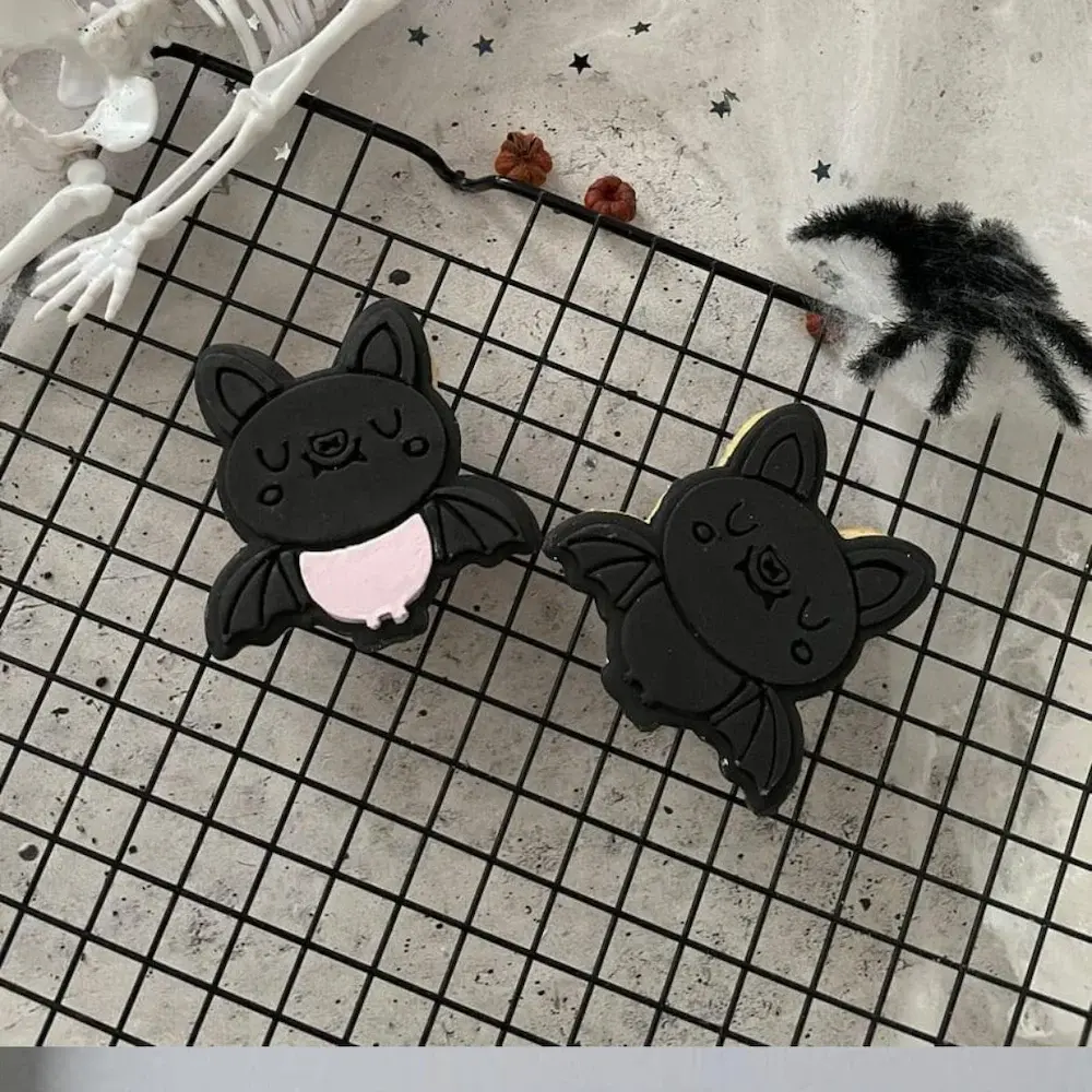 KREATIVNI SLATKIŠI Modla za kolače i ukrase Slepi miš, Reljefna, 7 cm, Bela