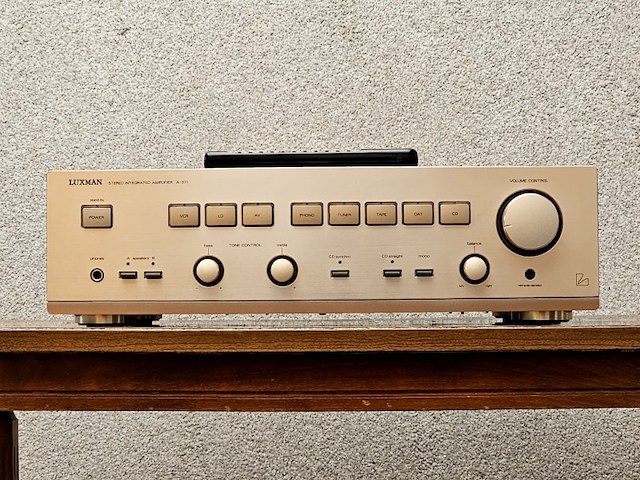 Luxman A-371 + daljinski