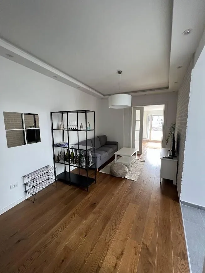 Izdavanje, dvosoban stan, 52m², Gundulićev Venac, Beograd