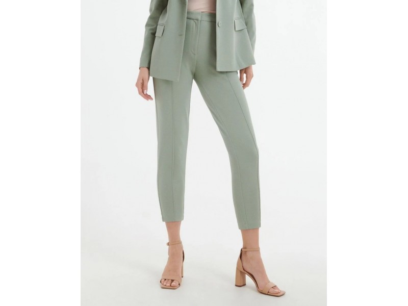 RESERVED pastelno zelene cigaret pantalone vel 34