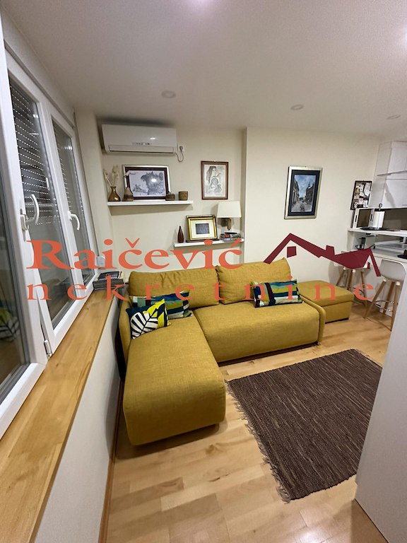 STARI GRAD DORCOL 19m2 , 129000e