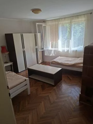 SMESTAJ ZA RADNIKE