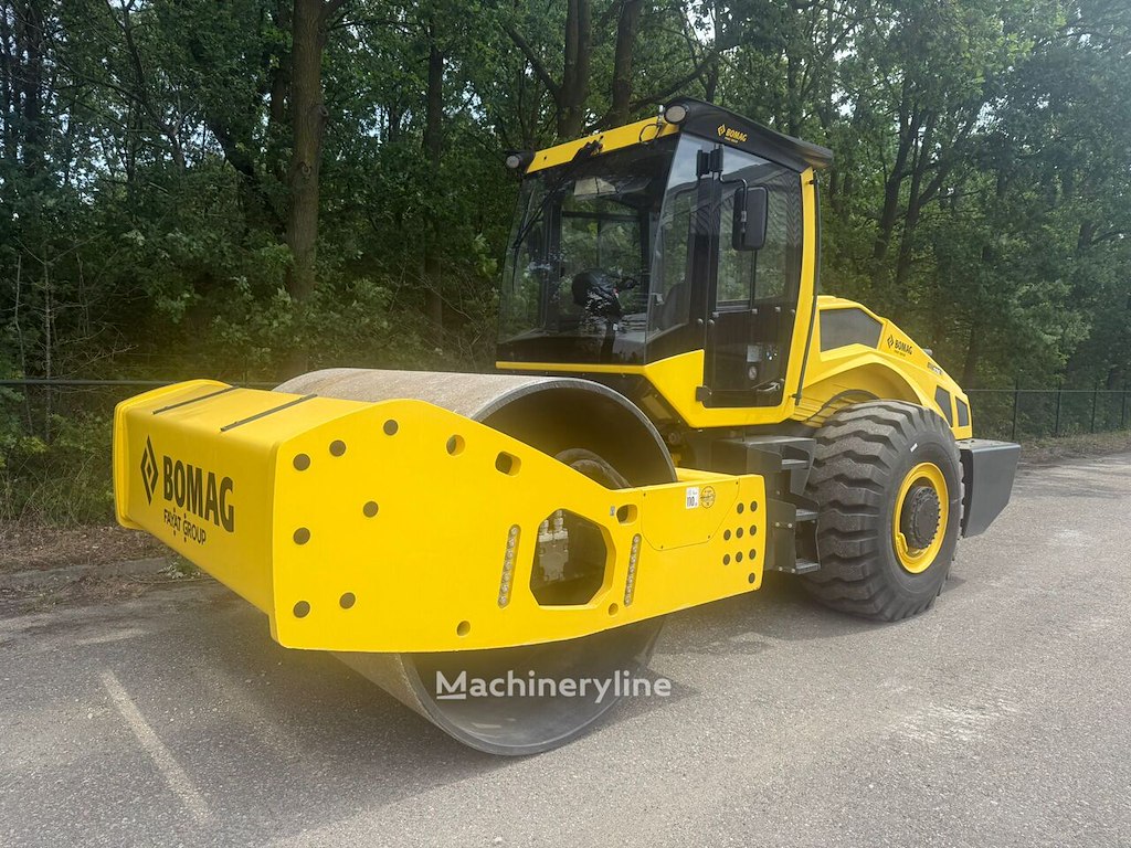 Novi BOMAG BW226-5 CL kompaktor s jednim valjkom